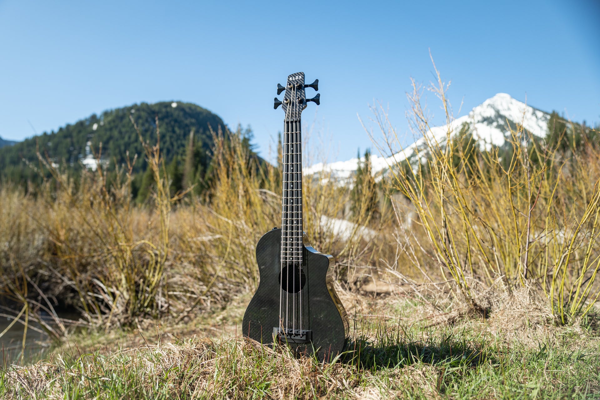 Full Carbon Bass Ukulele – KLOS Guitars